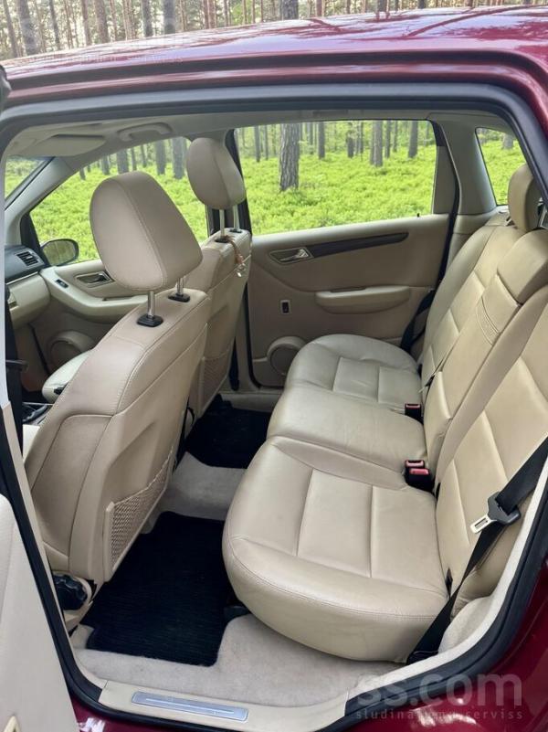 Red Mercedes-Benz B 200 2006 in Riga, with an engine capacity of 2.00 L and mileage of 244 thousand km for 3500 €, photo 5 on AUTOMOTO.COM.LV