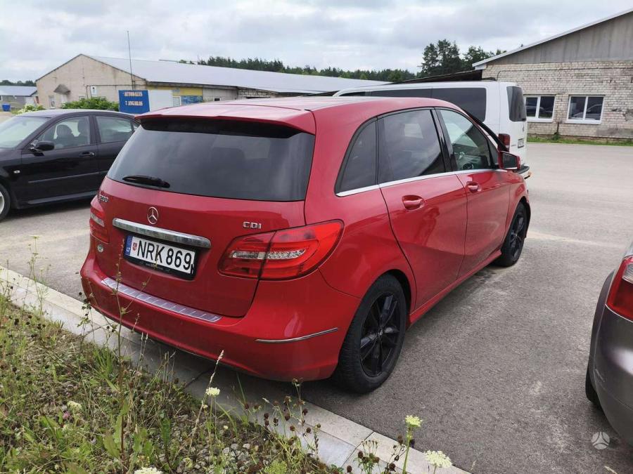 Sarkans Mercedes-Benz B 200 2014 Viļņa, ar dzinēja tilpumu 1.80 L un nobraukumu 247 tūkst. km par 2500 €, foto 4 vietnē AUTOMOTO.COM.LV