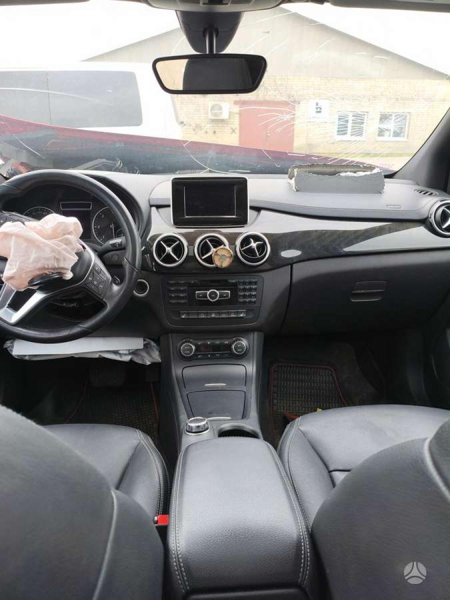 Sarkans Mercedes-Benz B 200 2014 Viļņa, ar dzinēja tilpumu 1.80 L un nobraukumu 247 tūkst. km par 2500 €, foto 8 vietnē AUTOMOTO.COM.LV