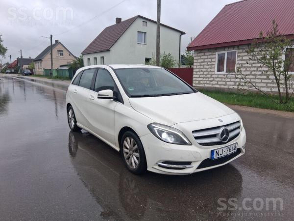 White Mercedes-Benz B 200 2013 in Riga, with an engine capacity of 1.80 L and mileage of 242 thousand km for 5600 €, photo 1 on AUTOMOTO.COM.LV