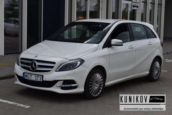 White Mercedes-Benz B 200 2015 in Vilnius, with an engine capacity of 1.99 L and mileage of 299 thousand km for 6150 €, photo 1 on AUTOMOTO.COM.LV