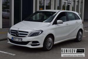 White Mercedes-Benz B 200 2015 in Vilnius, with an engine capacity of 1.99 L and mileage of 299 thousand km for 6150 €, photo 1 on AUTOMOTO.COM.LV