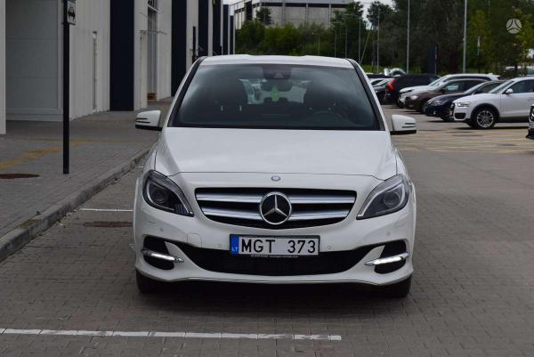 White Mercedes-Benz B 200 2015 in Vilnius, with an engine capacity of 1.99 L and mileage of 299 thousand km for 6150 €, photo 2 on AUTOMOTO.COM.LV