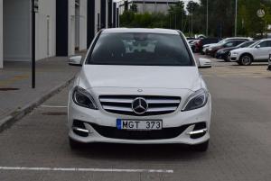 White Mercedes-Benz B 200 2015 in Vilnius, with an engine capacity of 1.99 L and mileage of 299 thousand km for 6150 €, photo 3 on AUTOMOTO.COM.LV