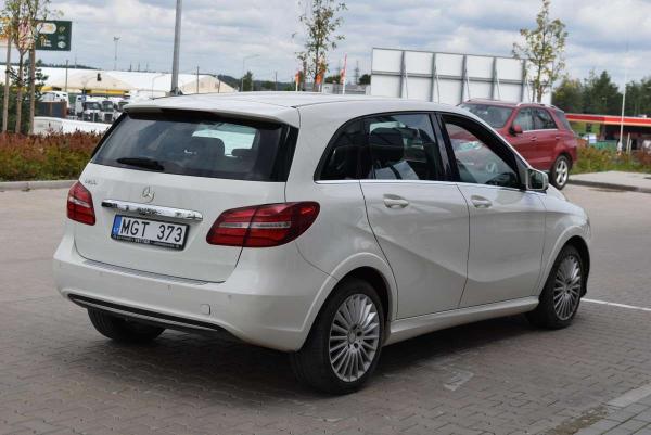 White Mercedes-Benz B 200 2015 in Vilnius, with an engine capacity of 1.99 L and mileage of 299 thousand km for 6150 €, photo 5 on AUTOMOTO.COM.LV