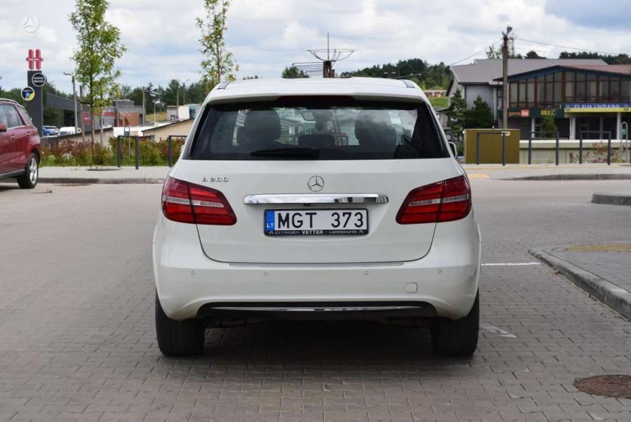White Mercedes-Benz B 200 2015 in Vilnius, with an engine capacity of 1.99 L and mileage of 299 thousand km for 6150 €, photo 7 on AUTOMOTO.COM.LV