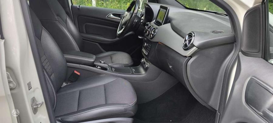 White Mercedes-Benz B 200 2015 in Kaunas, with an engine capacity of 2.14 L and mileage of 215 thousand km for 7300 €, photo 12 on AUTOMOTO.COM.LV