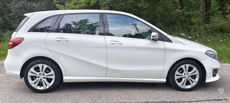 White Mercedes-Benz B 200 2015 in Kaunas, with an engine capacity of 2.14 L and mileage of 215 thousand km for 7300 €, photo 17 on AUTOMOTO.COM.LV