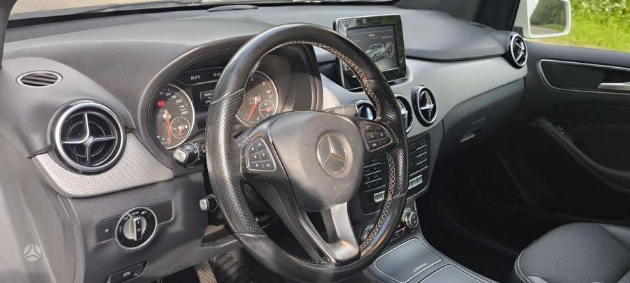 White Mercedes-Benz B 200 2015 in Kaunas, with an engine capacity of 2.14 L and mileage of 215 thousand km for 7300 €, photo 19 on AUTOMOTO.COM.LV