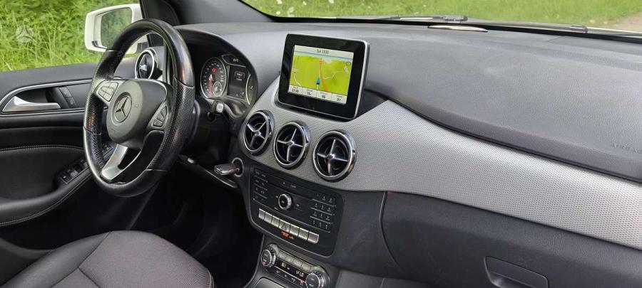 White Mercedes-Benz B 200 2015 in Kaunas, with an engine capacity of 2.14 L and mileage of 215 thousand km for 7300 €, photo 20 on AUTOMOTO.COM.LV