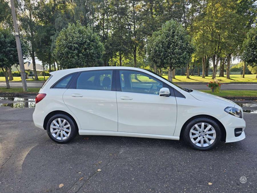 White Mercedes-Benz B 200 2015 in Taurage, with an engine capacity of 2.20 L and mileage of 327 thousand km for 6000 €, photo 9 on AUTOMOTO.COM.LV