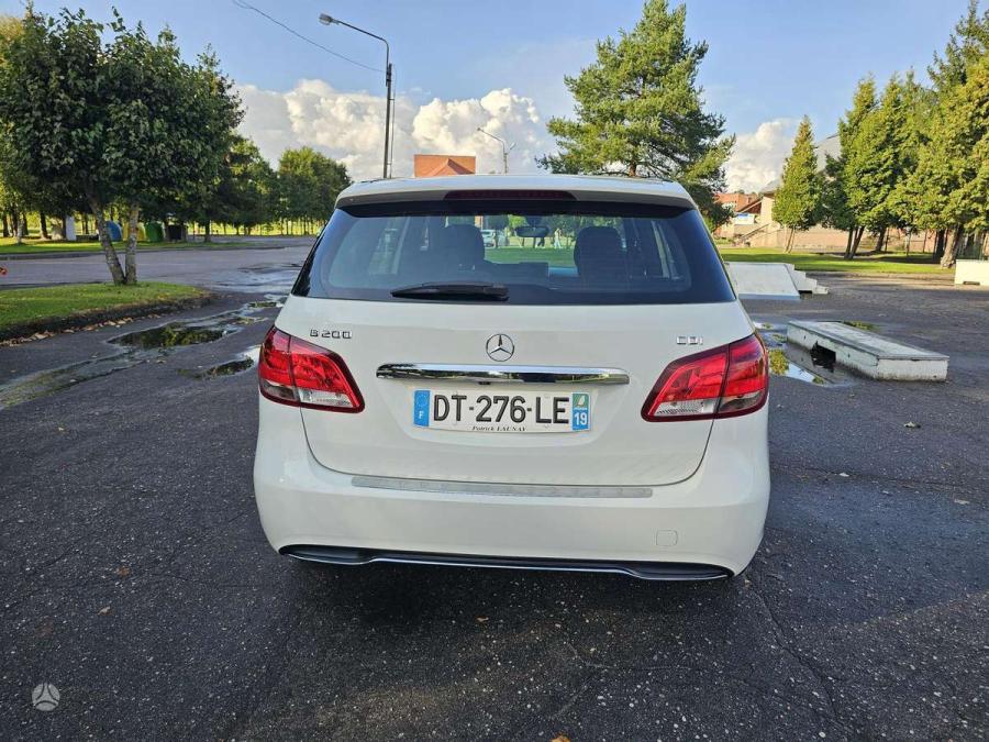 White Mercedes-Benz B 200 2015 in Taurage, with an engine capacity of 2.20 L and mileage of 327 thousand km for 6000 €, photo 10 on AUTOMOTO.COM.LV