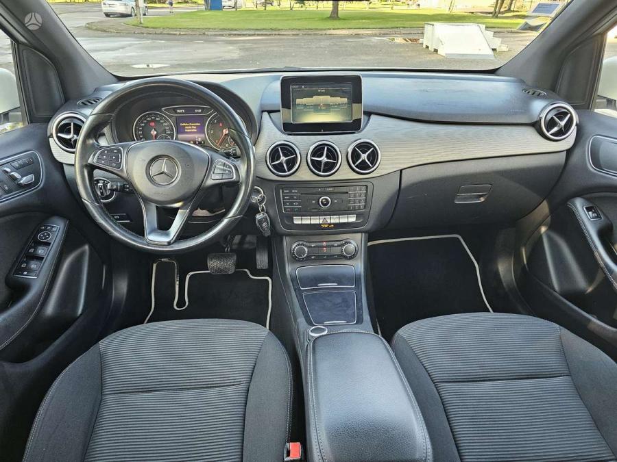 White Mercedes-Benz B 200 2015 in Taurage, with an engine capacity of 2.20 L and mileage of 327 thousand km for 6000 €, photo 18 on AUTOMOTO.COM.LV