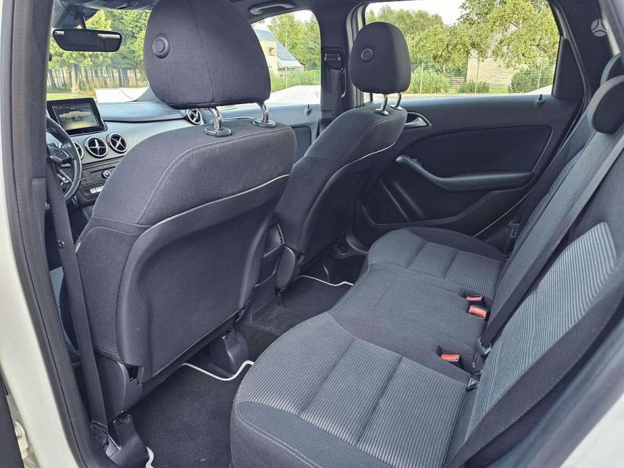 White Mercedes-Benz B 200 2015 in Taurage, with an engine capacity of 2.20 L and mileage of 327 thousand km for 6000 €, photo 20 on AUTOMOTO.COM.LV