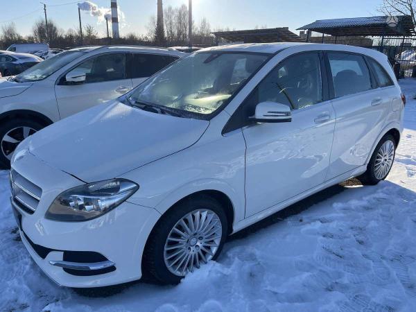 Balts Mercedes-Benz B 200 2016 Panevēža, ar dzinēja tilpumu 2.00 L un nobraukumu 259 tūkst. km par 6750 €, foto  vietnē AUTOMOTO.COM.LV