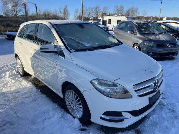 Balts Mercedes-Benz B 200 2016 Panevēža, ar dzinēja tilpumu 2.00 L un nobraukumu 259 tūkst. km par 6750 €, foto 3 vietnē AUTOMOTO.COM.LV