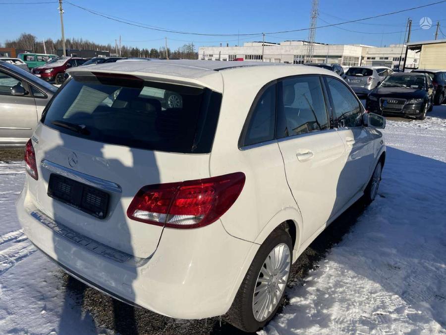 Balts Mercedes-Benz B 200 2016 Panevēža, ar dzinēja tilpumu 2.00 L un nobraukumu 259 tūkst. km par 6750 €, foto 4 vietnē AUTOMOTO.COM.LV