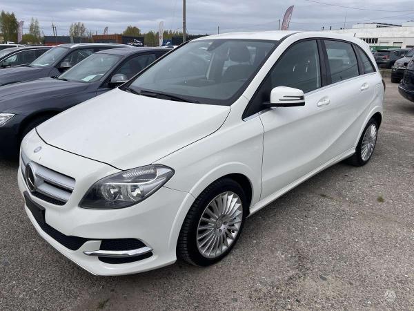 White Mercedes-Benz B 200 2016 in Panevezys, with an engine capacity of 2.00 L and mileage of 259 thousand km for 6250 €, photo 1 on AUTOMOTO.COM.LV