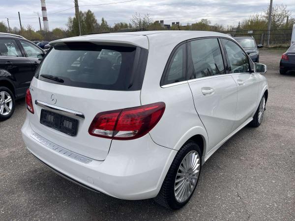 White Mercedes-Benz B 200 2016 in Panevezys, with an engine capacity of 2.00 L and mileage of 259 thousand km for 6250 €, photo 4 on AUTOMOTO.COM.LV