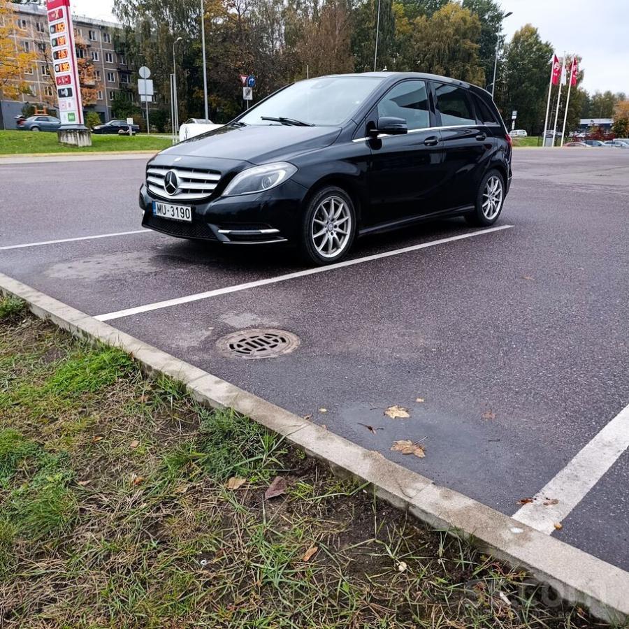 Black Mercedes-Benz B 220 2013 in Riga, with an engine capacity of 2.20 L and mileage of 252 thousand km for 6200 €, photo 1 on AUTOMOTO.COM.LV