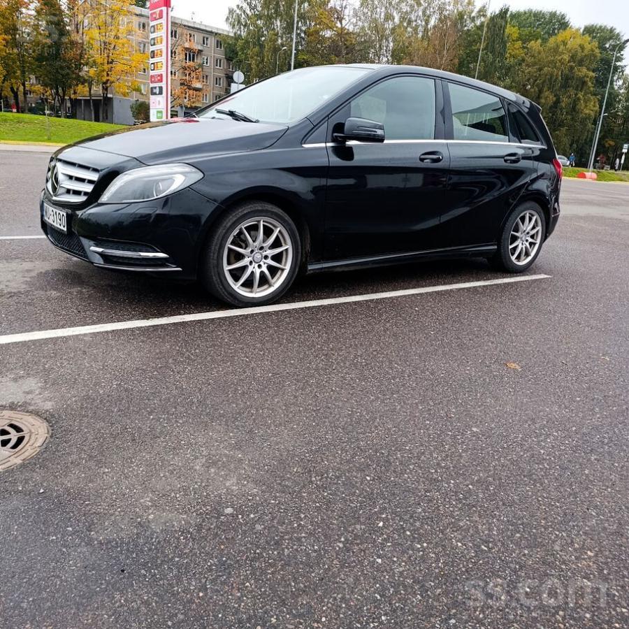 Black Mercedes-Benz B 220 2013 in Riga, with an engine capacity of 2.20 L and mileage of 252 thousand km for 6200 €, photo 5 on AUTOMOTO.COM.LV