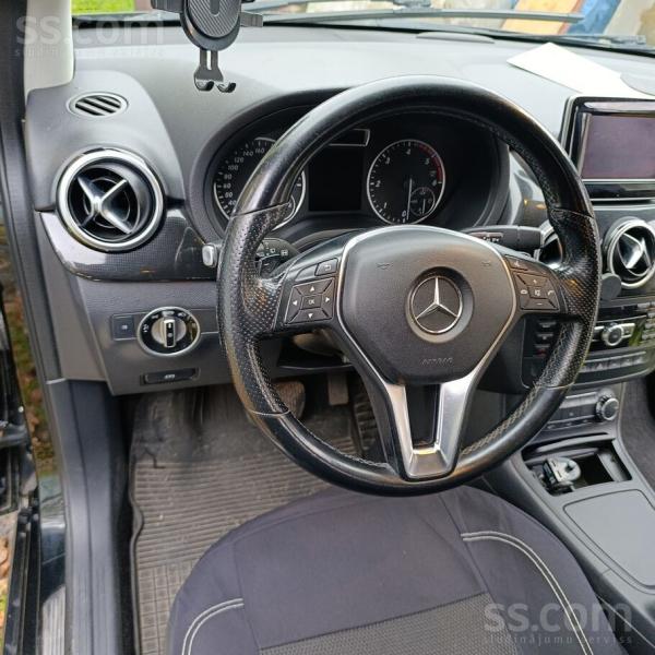 Mercedes-Benz B 220 2013 in Riga on AUTOMOTO.COM.LV Black Mercedes-Benz B 220 2013 in Riga, with an engine capacity of 2.20 L and mileage of 252 thousand km for 6200 €, photo 7 on AUTOMOTO.COM.LV