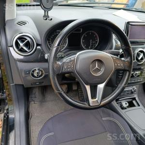 Black Mercedes-Benz B 220 2013 in Riga, with an engine capacity of 2.20 L and mileage of 252 thousand km for 6200 €, photo 7 on AUTOMOTO.COM.LV