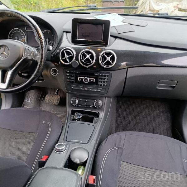 Mercedes-Benz B 220 2013 in Riga on AUTOMOTO.COM.LV Black Mercedes-Benz B 220 2013 in Riga, with an engine capacity of 2.20 L and mileage of 252 thousand km for 6200 €, photo 8 on AUTOMOTO.COM.LV
