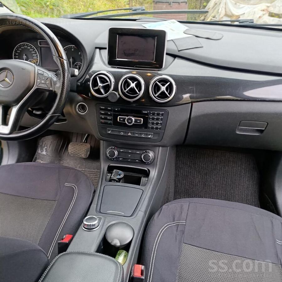 Black Mercedes-Benz B 220 2013 in Riga, with an engine capacity of 2.20 L and mileage of 252 thousand km for 6200 €, photo 8 on AUTOMOTO.COM.LV