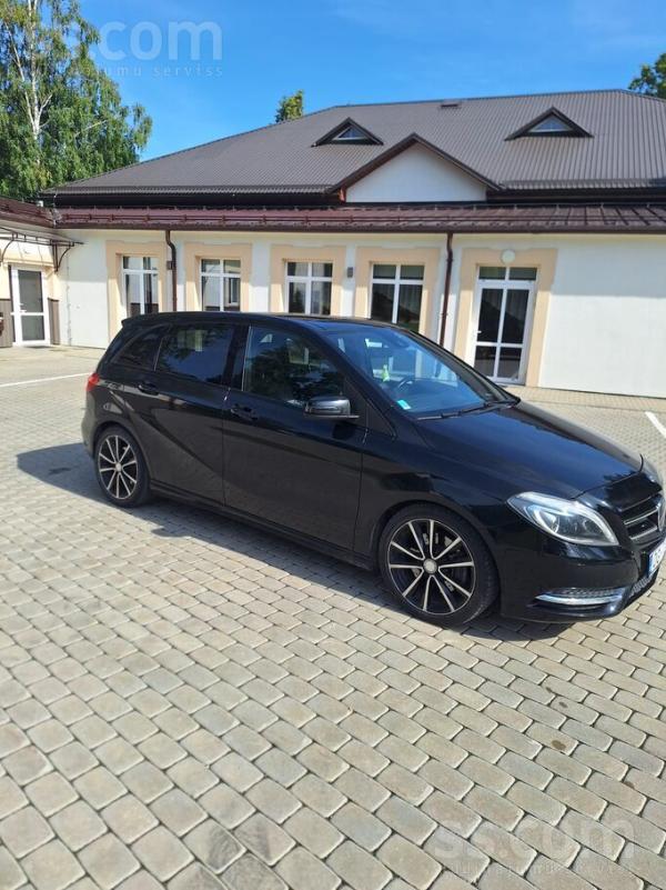 Black Mercedes-Benz B 220 2015 in Madona, with an engine capacity of 2.20 L and mileage of 179 thousand km for 11900 €, photo 2 on AUTOMOTO.COM.LV