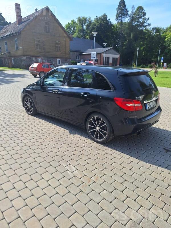 Black Mercedes-Benz B 220 2015 in Madona, with an engine capacity of 2.20 L and mileage of 179 thousand km for 11900 €, photo 4 on AUTOMOTO.COM.LV