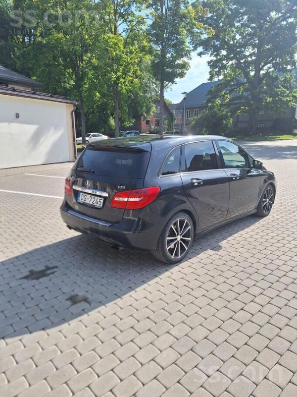 Black Mercedes-Benz B 220 2015 in Madona, with an engine capacity of 2.20 L and mileage of 179 thousand km for 11900 €, photo 5 on AUTOMOTO.COM.LV