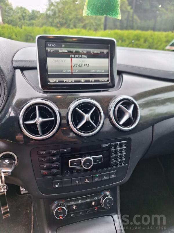 Black Mercedes-Benz B 220 2015 in Madona, with an engine capacity of 2.20 L and mileage of 179 thousand km for 11900 €, photo 8 on AUTOMOTO.COM.LV