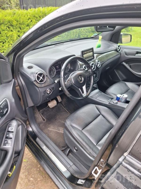 Black Mercedes-Benz B 220 2015 in Madona, with an engine capacity of 2.20 L and mileage of 179 thousand km for 11900 €, photo 10 on AUTOMOTO.COM.LV