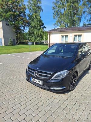 Melns Mercedes-Benz B 220 2015 Madona, ar dzinēja tilpumu 2.20 L un nobraukumu 179 tūkst. km par 11900 €, foto  vietnē AUTOMOTO.COM.LV