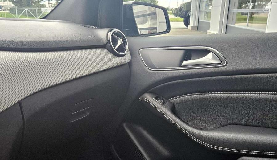 Grey Mercedes-Benz B 220 2017 in Klaipeda, with an engine capacity of 1.99 L and mileage of 96 thousand km for 14000 €, photo 33 on AUTOMOTO.COM.LV