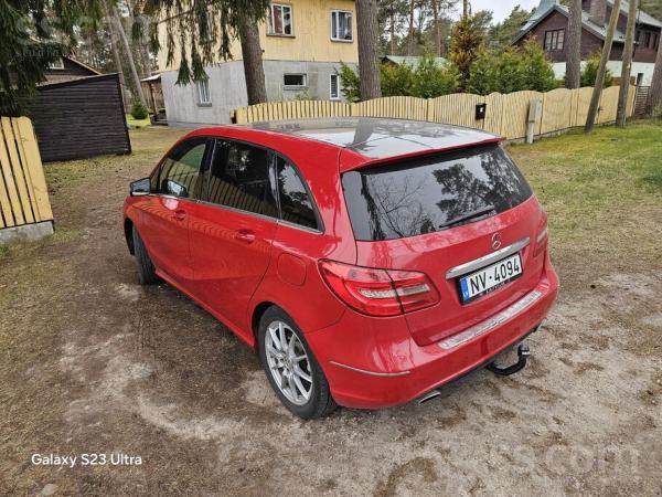 Red Mercedes-Benz B 220 2013 in Jurmala, with an engine capacity of 2.20 L and mileage of 271 thousand km for 7500 €, photo 6 on AUTOMOTO.COM.LV