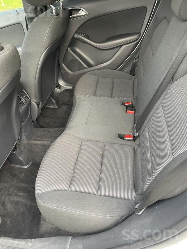 White Mercedes-Benz B 220 2019 in Cesis, with an engine capacity of 2.20 L and mileage of 142 thousand km for 8700 €, photo 8 on AUTOMOTO.COM.LV
