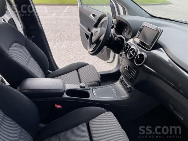 White Mercedes-Benz B 220 2019 in Cesis, with an engine capacity of 2.20 L and mileage of 142 thousand km for 8700 €, photo 10 on AUTOMOTO.COM.LV