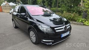 Melns Mercedes-Benz b-250 2015 Rīga, ar dzinēja tilpumu 0.00 L un nobraukumu 80 tūkst. km par 8000 €, foto  vietnē AUTOMOTO.COM.LV
