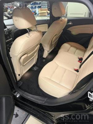 Melns Mercedes-Benz b-250 2015 Rīga, ar dzinēja tilpumu 0.00 L un nobraukumu 122 tūkst. km par 8800 €, foto 5 vietnē AUTOMOTO.COM.LV