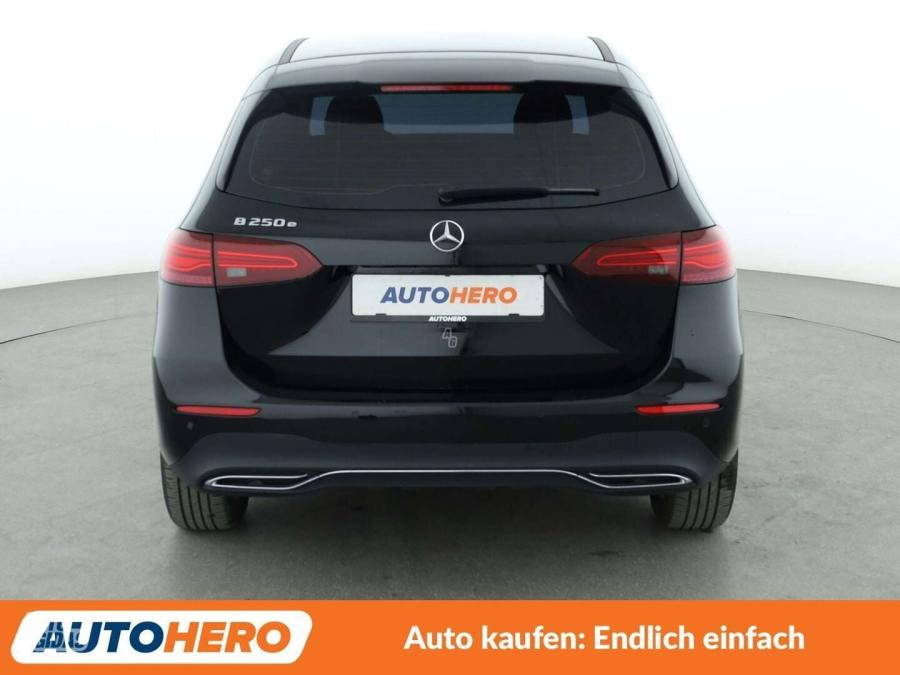 Black Mercedes-Benz b-250 2023 in Kaunas, with an engine capacity of 1.30 L and mileage of 61 thousand km for 28746 €, photo 5 on AUTOMOTO.COM.LV