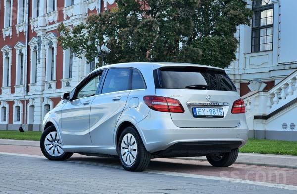 Pelēks Mercedes-Benz b-250 2016 Jelgava, ar dzinēja tilpumu 0.00 L un nobraukumu 68 tūkst. km par 9990 €, foto 8 vietnē AUTOMOTO.COM.LV