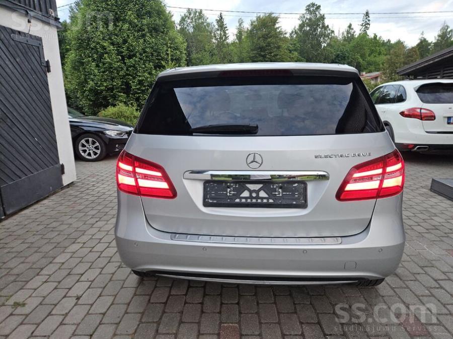Mercedes-Benz b-250 2015 Cēsis, ar dzinēja tilpumu 0.00 L un nobraukumu 131 tūkst. km par 9000 €, foto 7 vietnē AUTOMOTO.COM.LV