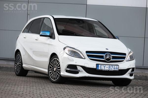 Balts Mercedes-Benz b-250 2015 Rīga, ar dzinēja tilpumu 0.00 L un nobraukumu 135 tūkst. km par 10750 €, foto 3 vietnē AUTOMOTO.COM.LV