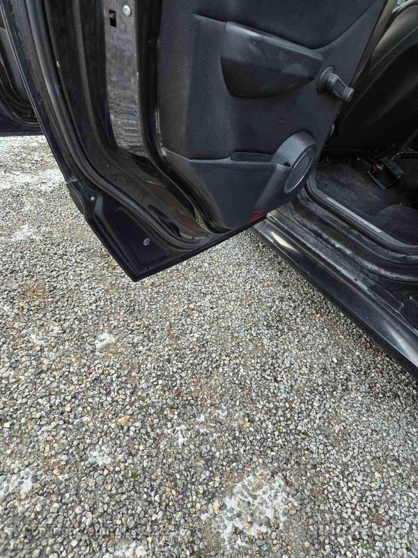 Black Mercedes-Benz B-Class 2008 in Tartu, with an engine capacity of 2.00 L and mileage of 324 thousand km for 2600 €, photo 11 on AUTOMOTO.COM.LV