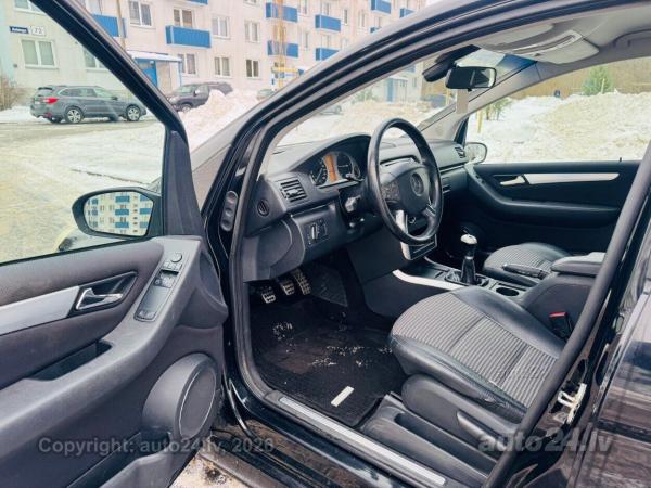 Melns Mercedes-Benz B-Class 2006 Tallina, ar dzinēja tilpumu 2.00 L un nobraukumu 272 tūkst. km par 1990 €, foto 7 vietnē AUTOMOTO.COM.LV