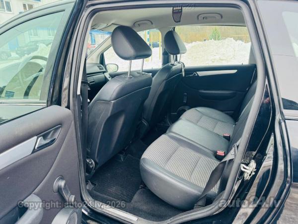 Melns Mercedes-Benz B-Class 2006 Tallina, ar dzinēja tilpumu 2.00 L un nobraukumu 272 tūkst. km par 1990 €, foto 8 vietnē AUTOMOTO.COM.LV