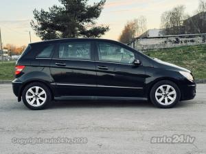 Melns Mercedes-Benz B-Class 2006 Tallina, ar dzinēja tilpumu 2.00 L un nobraukumu 272 tūkst. km par 1990 €, foto 3 vietnē AUTOMOTO.COM.LV