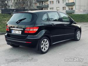 Melns Mercedes-Benz B-Class 2006 Tallina, ar dzinēja tilpumu 2.00 L un nobraukumu 272 tūkst. km par 1990 €, foto 4 vietnē AUTOMOTO.COM.LV